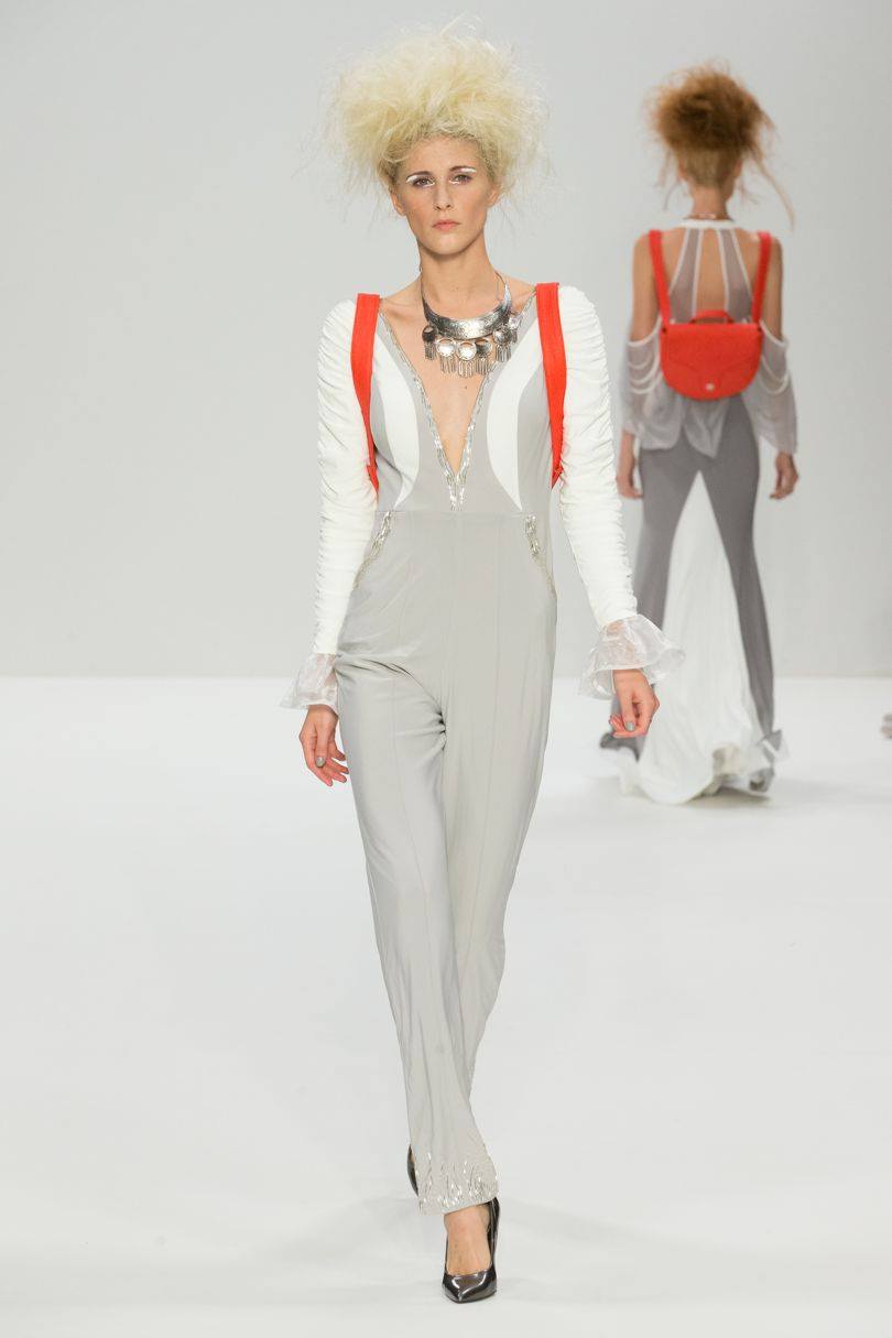 PINATEX: GIẢI PHÁP DA THUẦN CHAY TỪ LÁ DỨA - Fadin